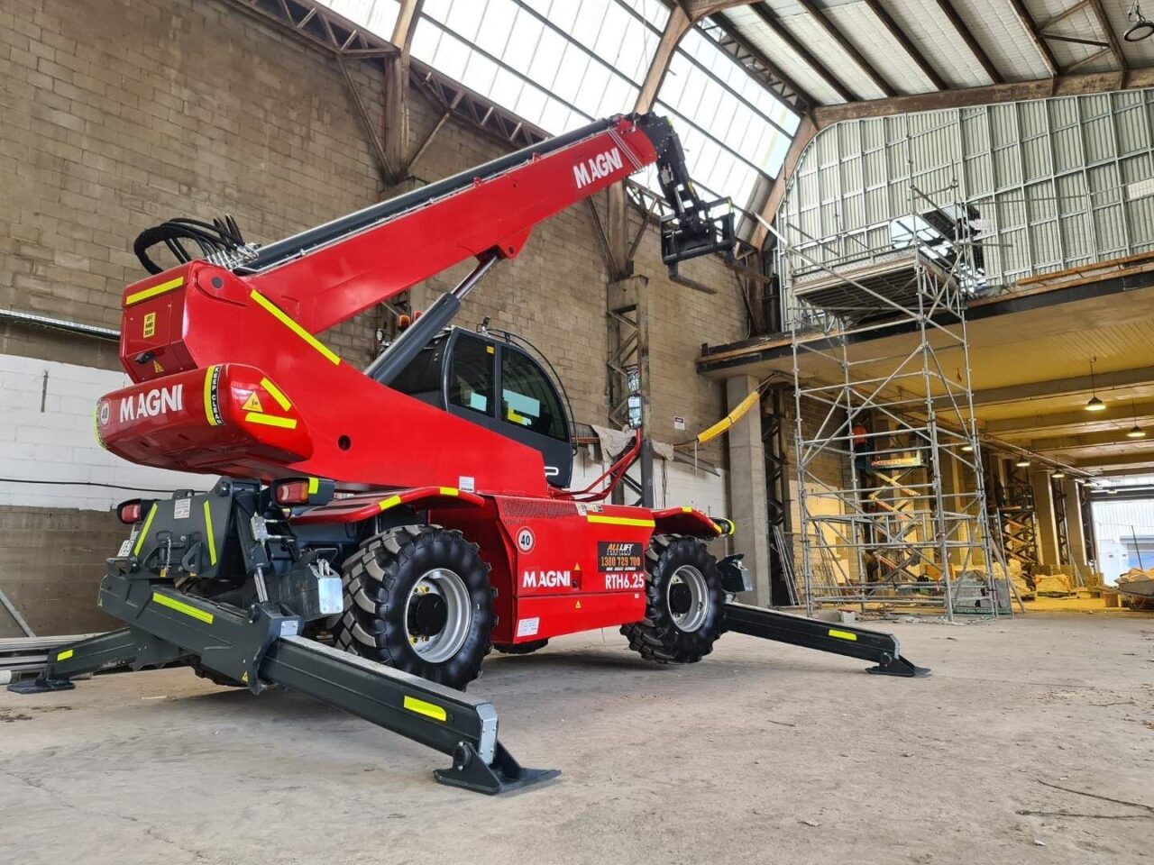 MAGNI : gamme de chariots télescopiques élévateurs rotatifs 360